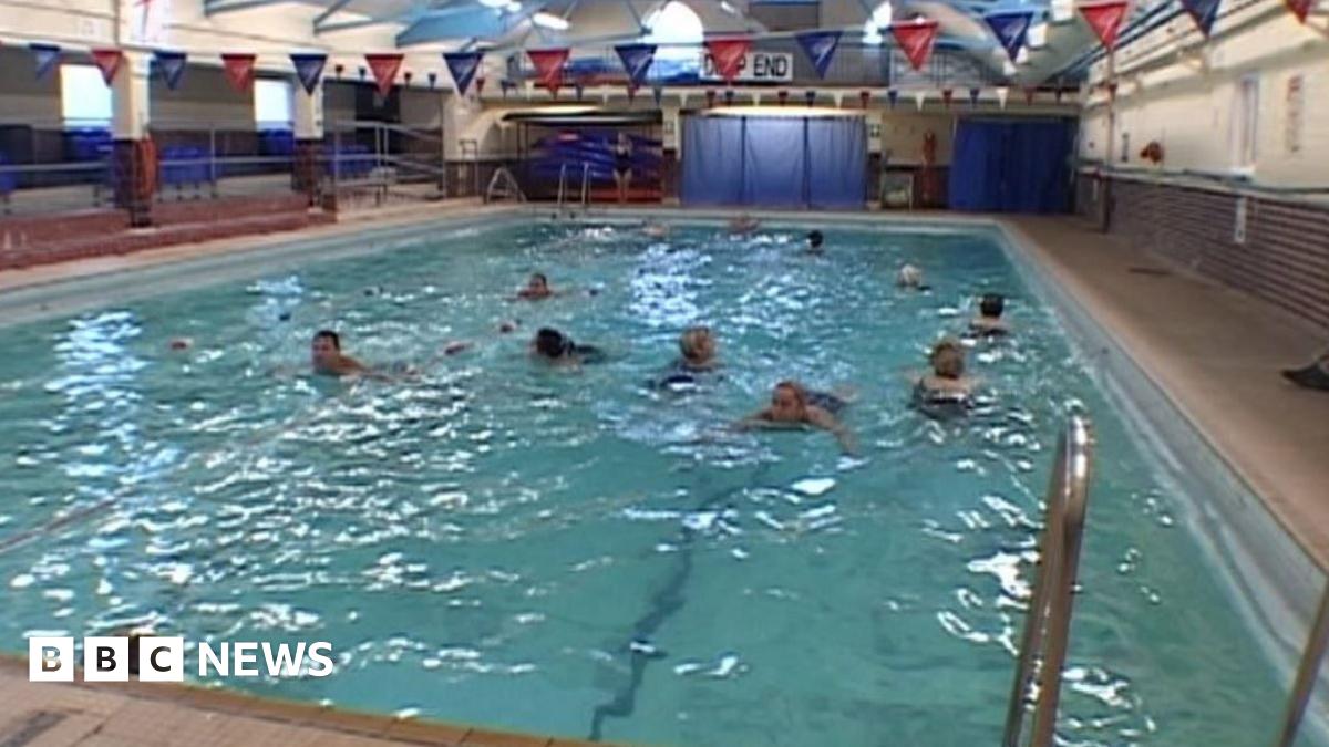 Cockleshell Heroes Southsea pool demolition approved - BBC News