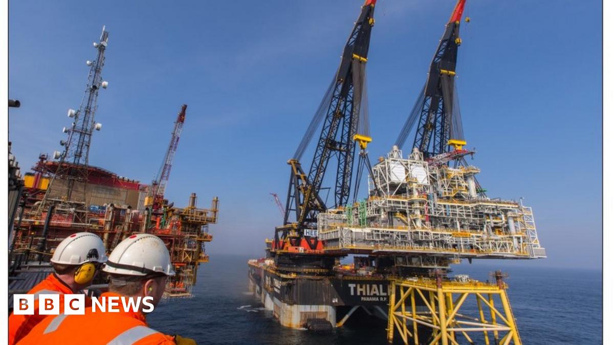New platform installed in North Sea - BBC News