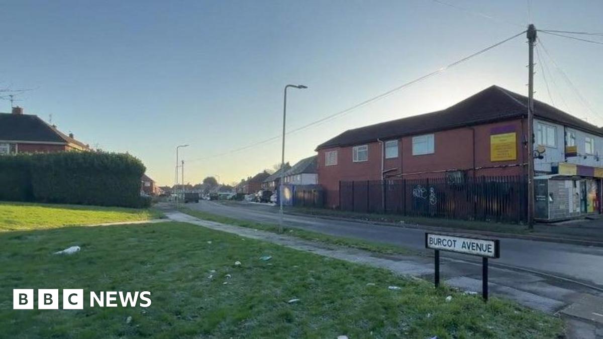 Two murder arrests after man fatally stabbed in Wolverhampton - BBC News