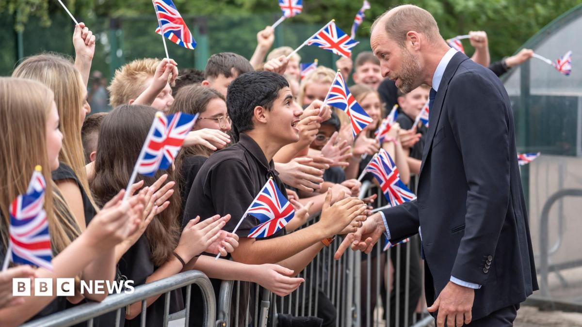 Prince William visits Sheffield school with homeless charity - BBC News