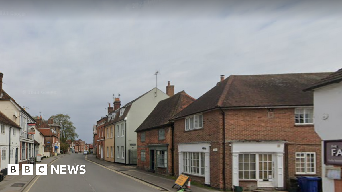 Relief from traders as Farnham main road reopens after works - BBC News