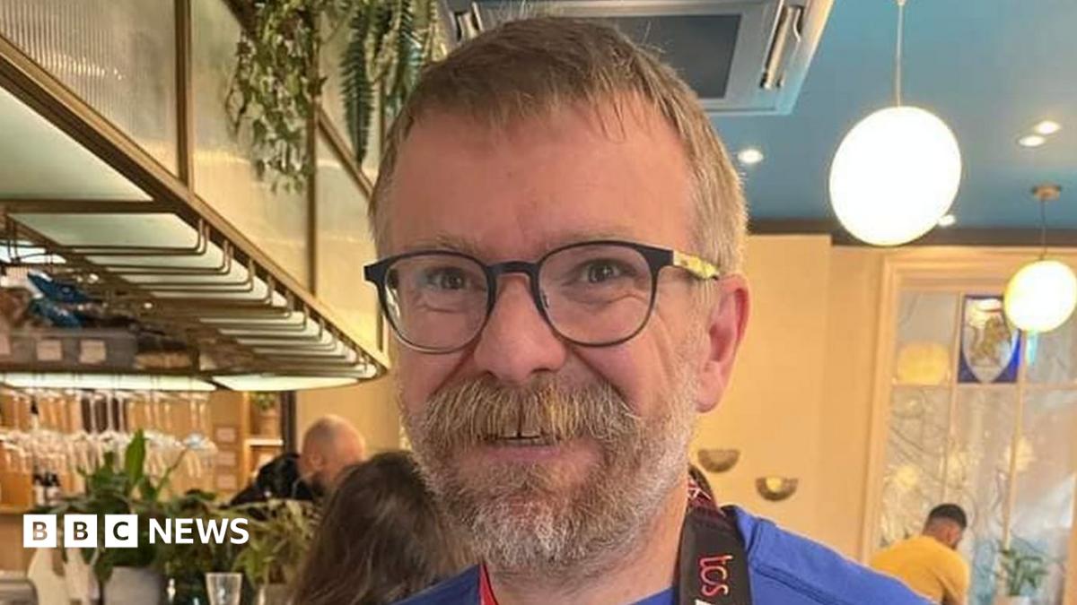 Steve Shanks: London Marathon runner dies on way home from race - BBC News