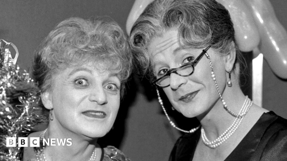 Hinge and Bracket star George Logan dies aged 78 - BBC News