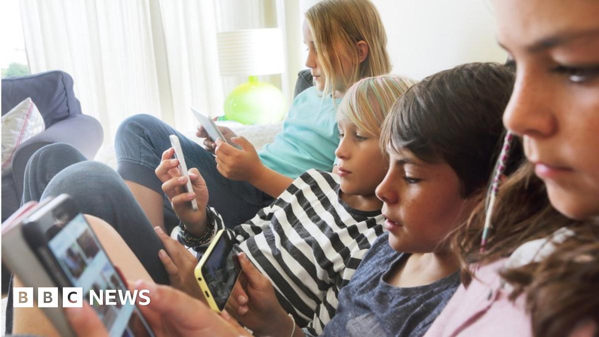 Child influencers should be protected by new guidelines - expert - BBC News