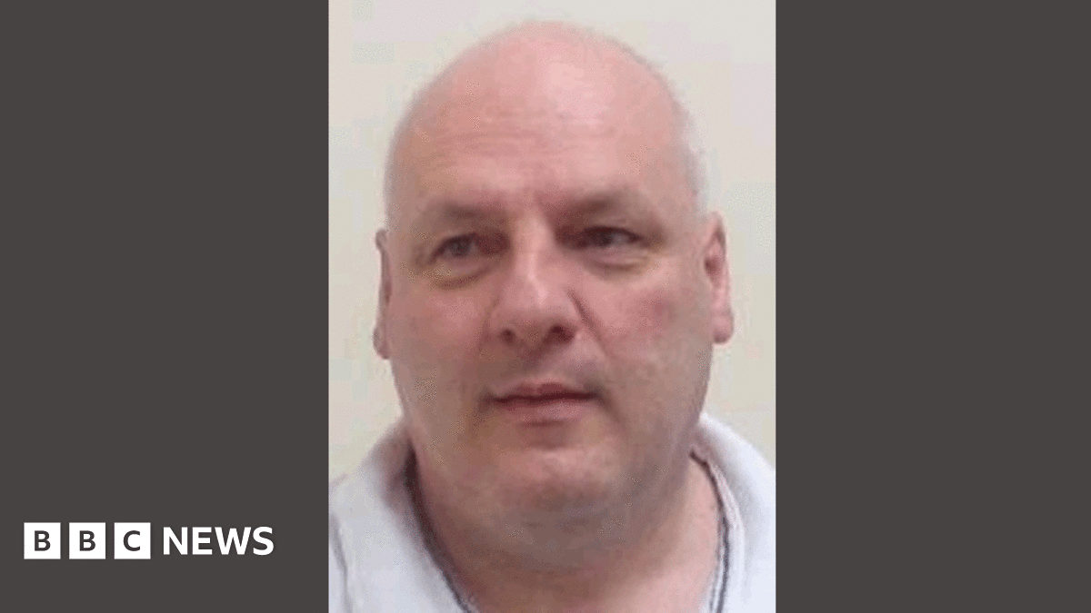 Paedophile jailed for sex abuse of girls - BBC News