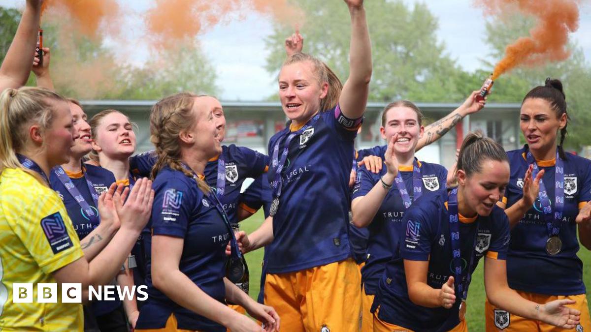 Hull City Ladies to start season under new management - BBC News