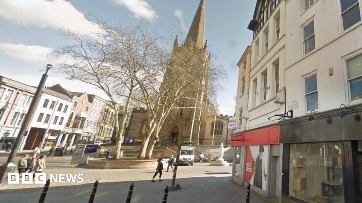 Three men stabbed in Nottingham altercation - BBC News
