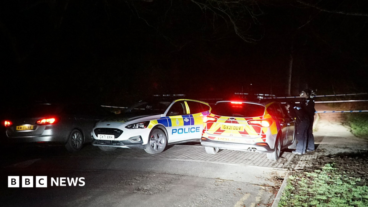 Eastbourne: Three men killed in night crash named by police - BBC News