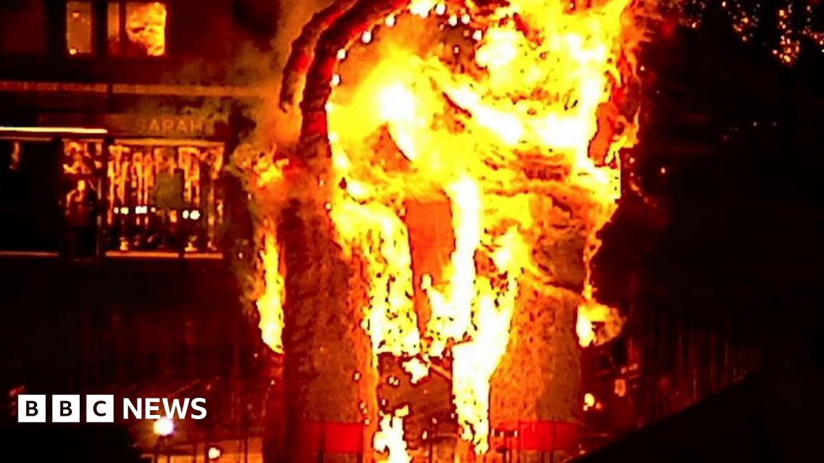 Sweden's Gavle Christmas goat torched... again - BBC News