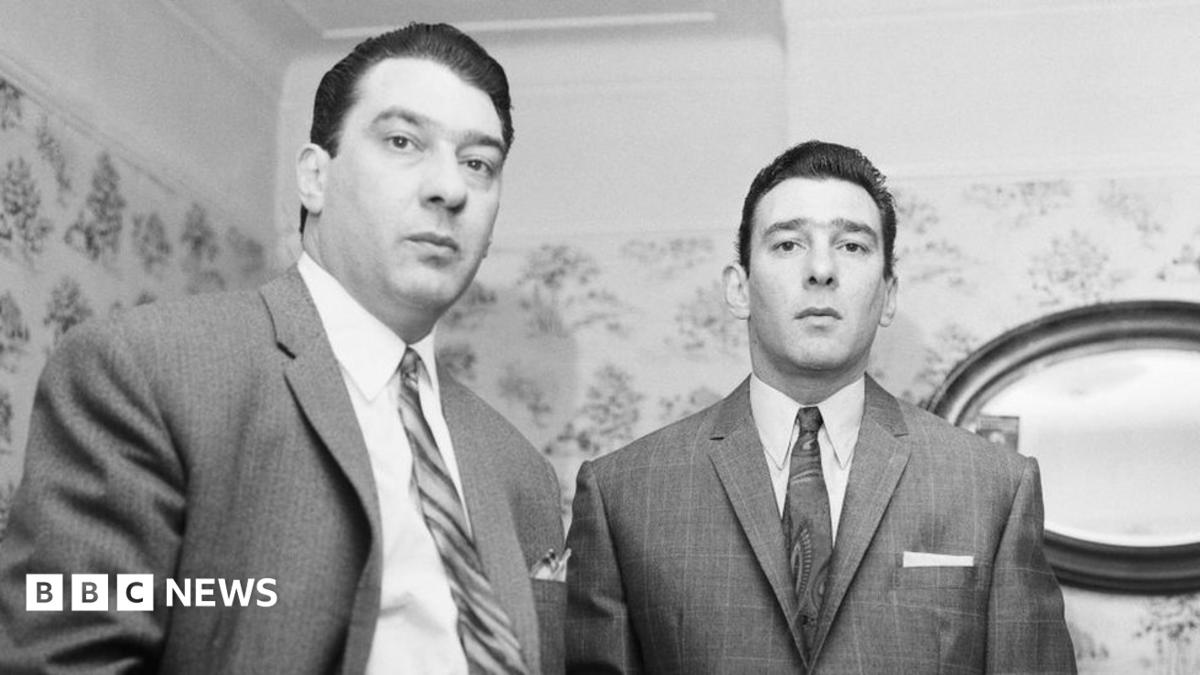 Reggie Kray's handwritten letters to be sold at auction - BBC News