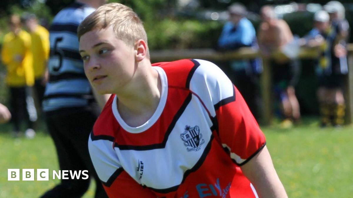 Mental health: Boy felt pushed around after asking for help - BBC News