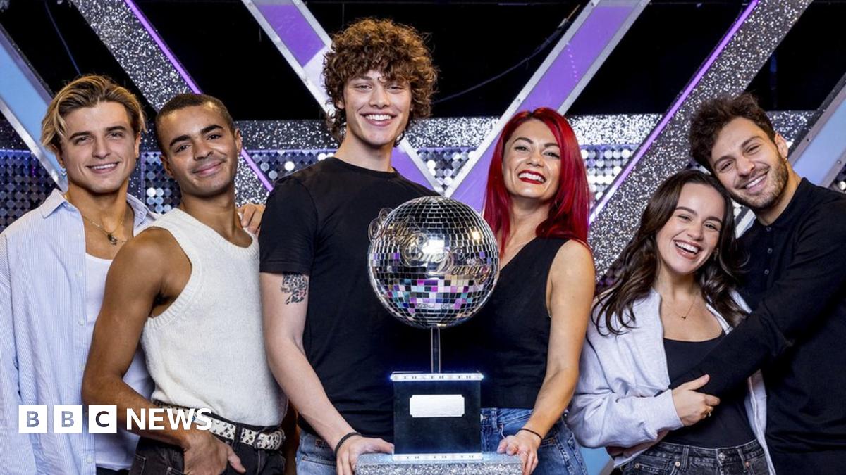 Strictly Come Dancing final: Stars gear up for face-off - BBC News