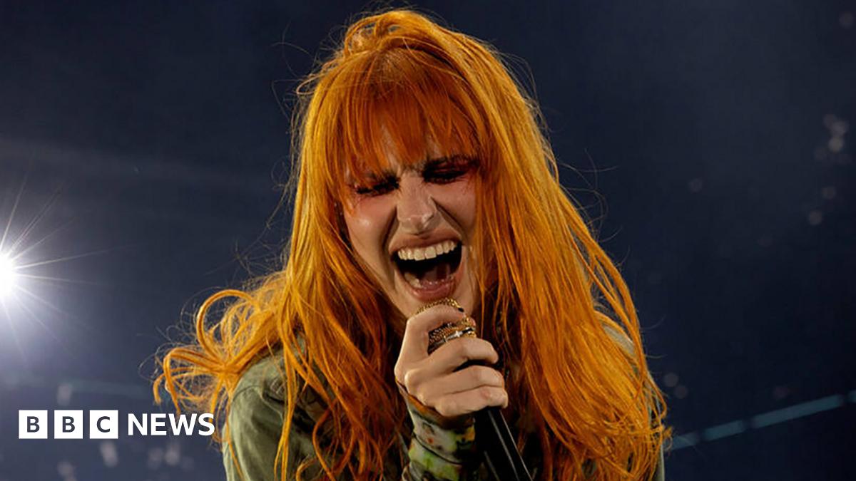 Paramore: Rock band drop out of headline slot at LA festival - BBC News