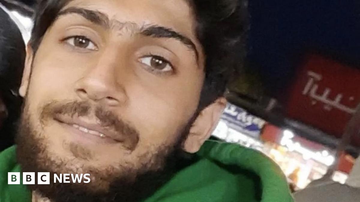 Erfan Rezaei: Iran protester shot dead after removing poster - source ...