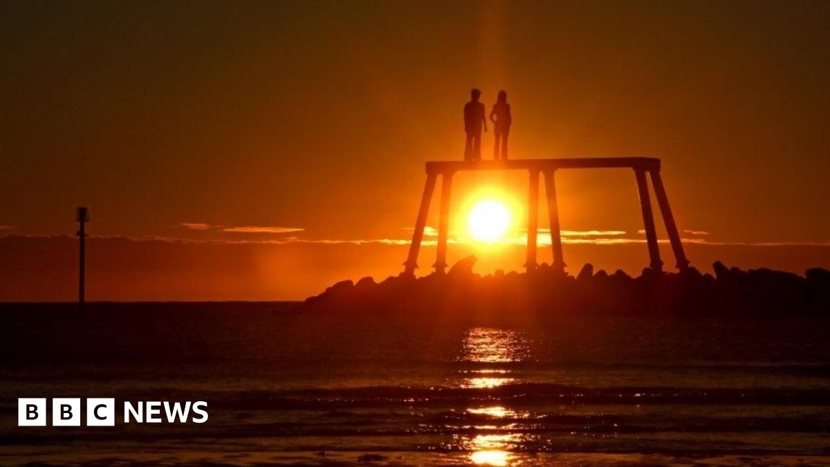 Who, What, Why: What is an equinox? - BBC News