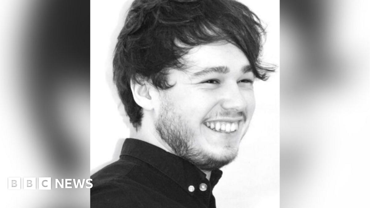 Inquest into musician Peter Doody's sudden death begins - BBC News