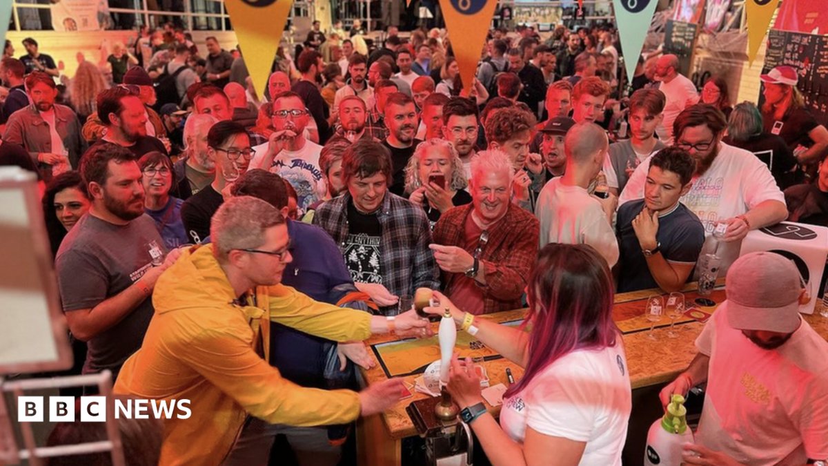 Organisers call time on popular Manchester beer festival - BBC News