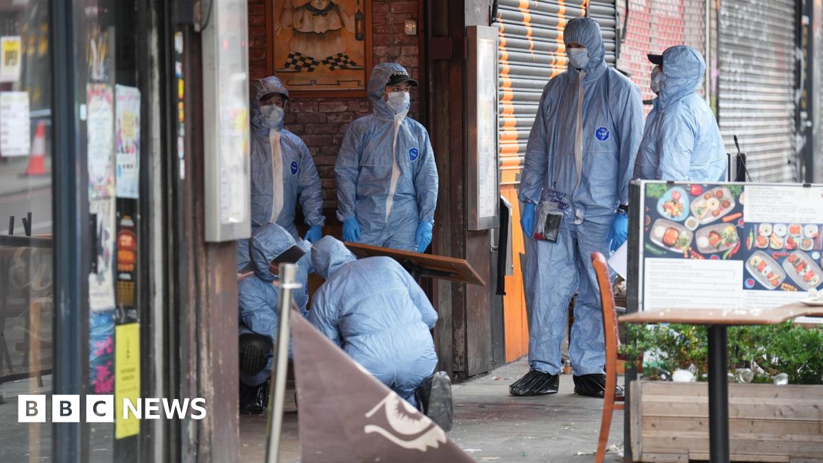 Hackney shooting: Girl, 9, remains in critical condition - BBC News