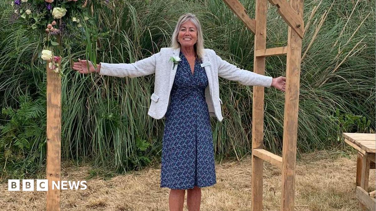 ‘No room for error’ in officiating weddings says Jersey celebrant - BBC ...