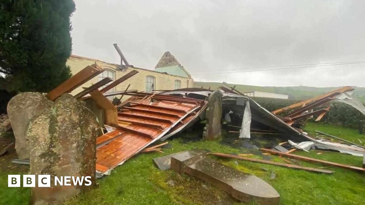 Wales sees thousands lose power after Storm Darragh winds - BBC News