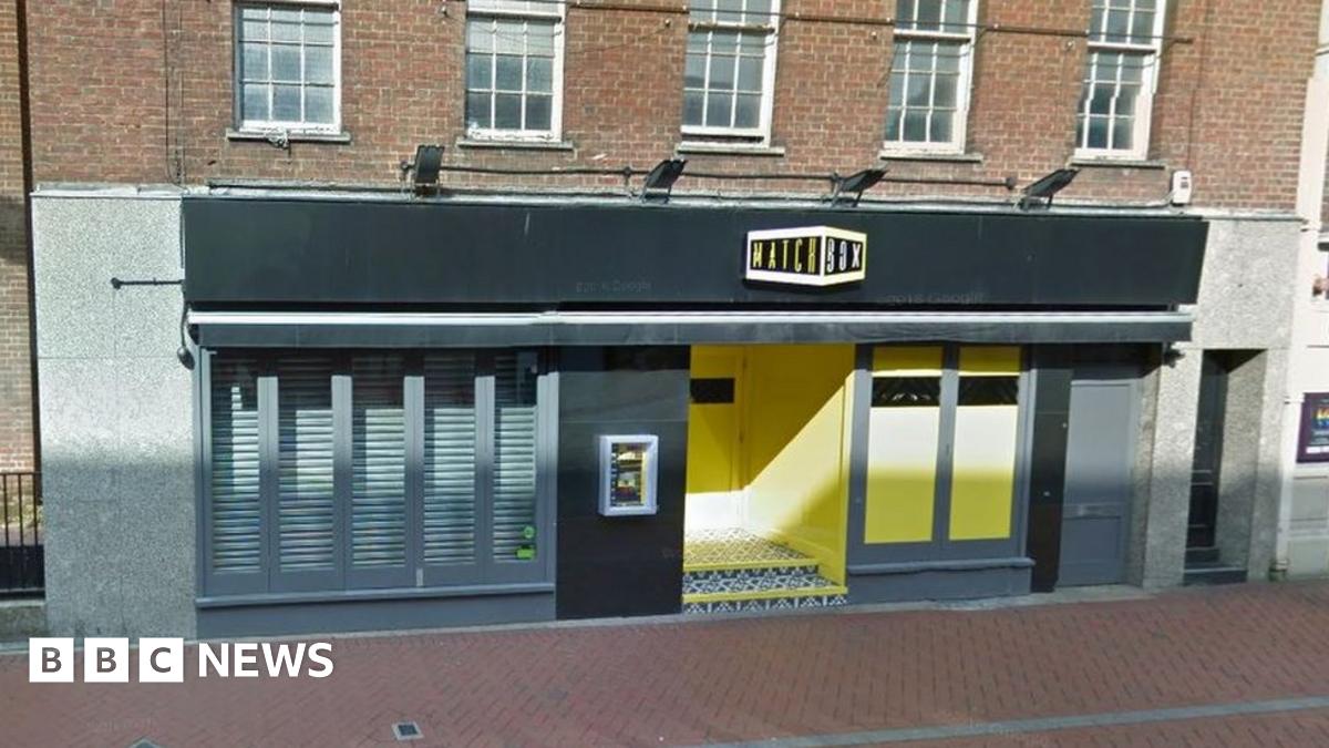 Malcolm Callender: Reading punch death man named by police - BBC News