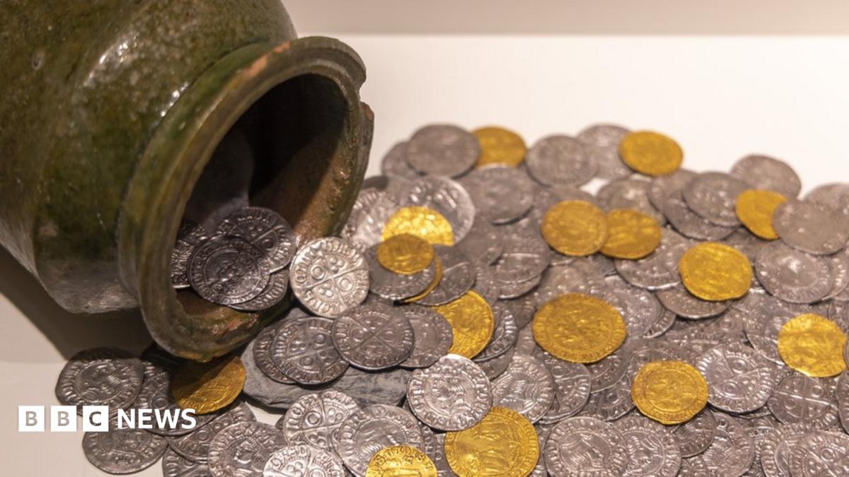 Arrests made after treasure hoard found in Herefordshire - BBC News