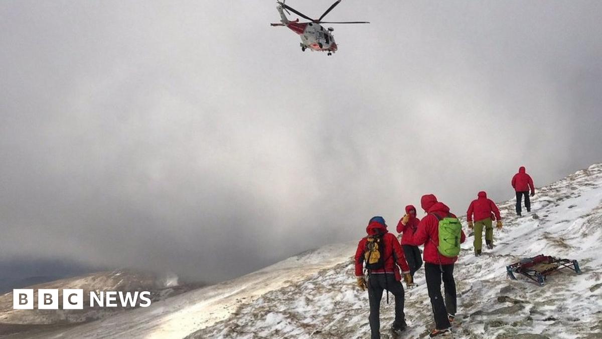 Man dies in 200ft fall on Helvellyn - BBC News