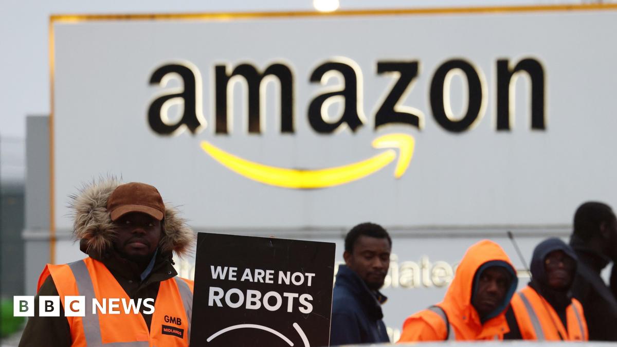 Amazon workers narrowly reject union in historic vote - BBC News
