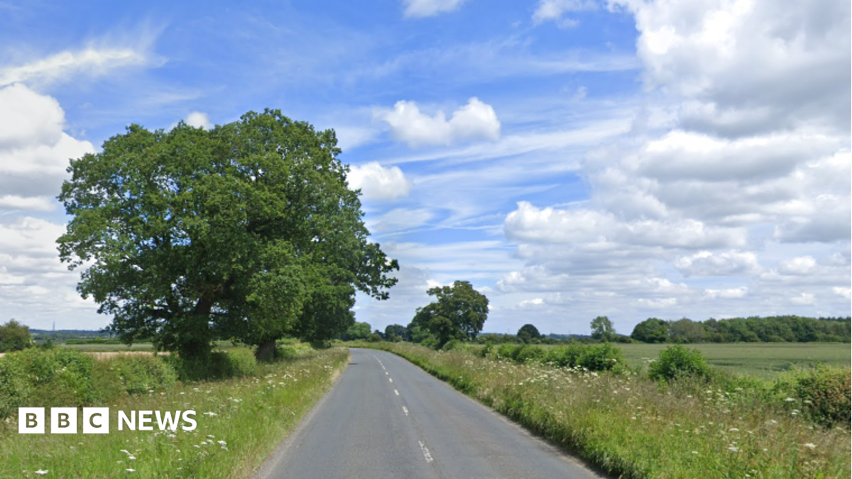 Barnsley crash: Woman dies after motorbike hits tree - BBC News