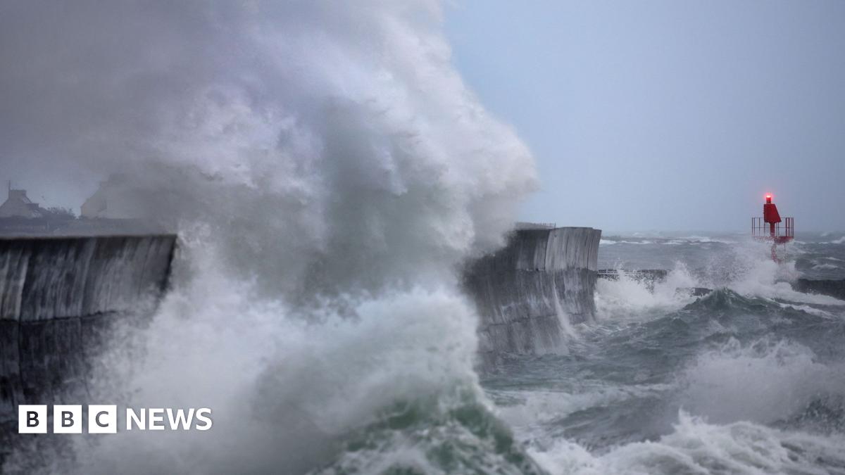 Storm Benjamin: UK weather warnings for wind and rain reduced - BBC News