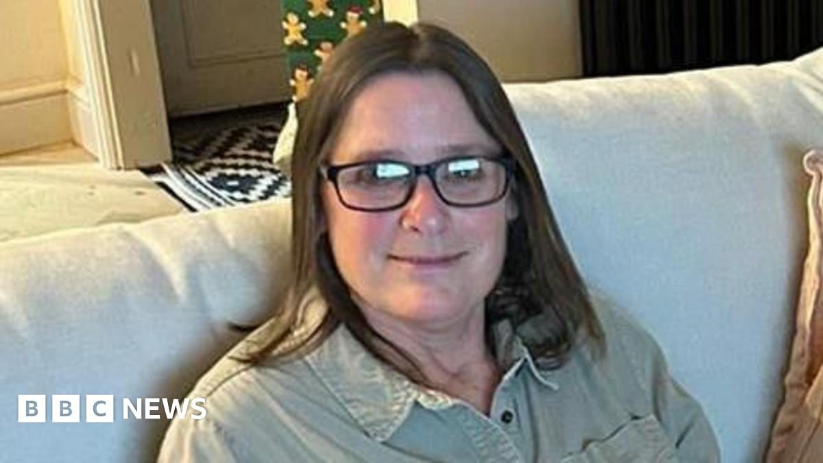 Family's tribute to Haigh roundabout fatal crash victim - BBC News