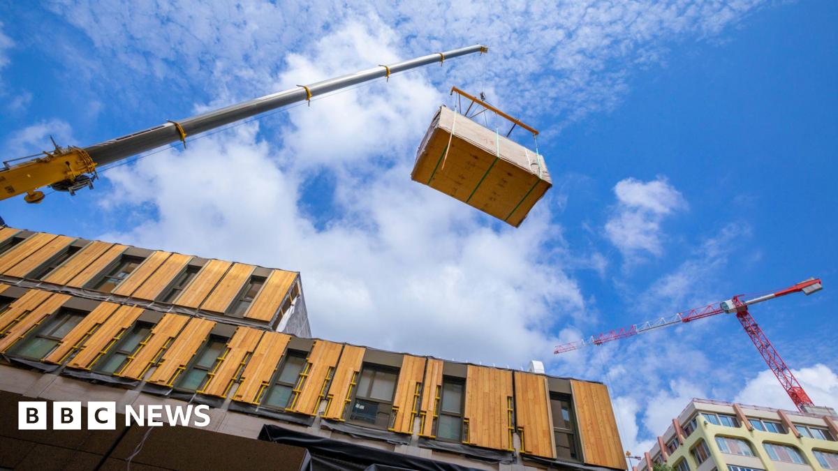 Hull modular building firms collapse with loss of 100 jobs - BBC News