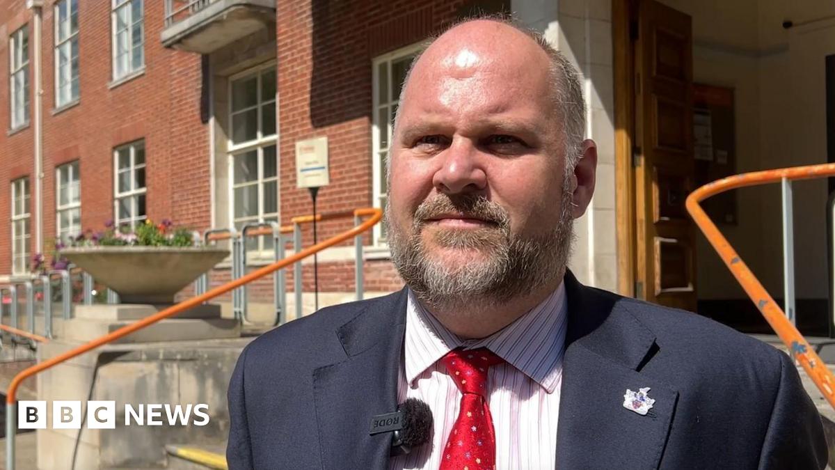 'Serious failings' in Swindon council homes say inspectors - BBC News