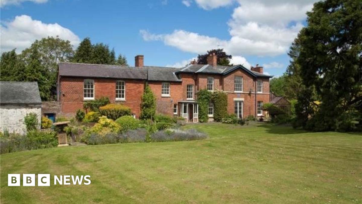 Oswestry birthplace of World War One poet Wilfred Own sold - BBC News