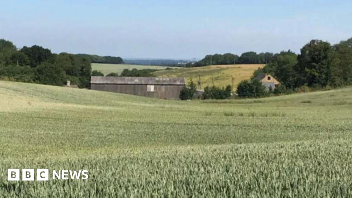 Kent: Plan approved for 450-home farmland development - BBC News