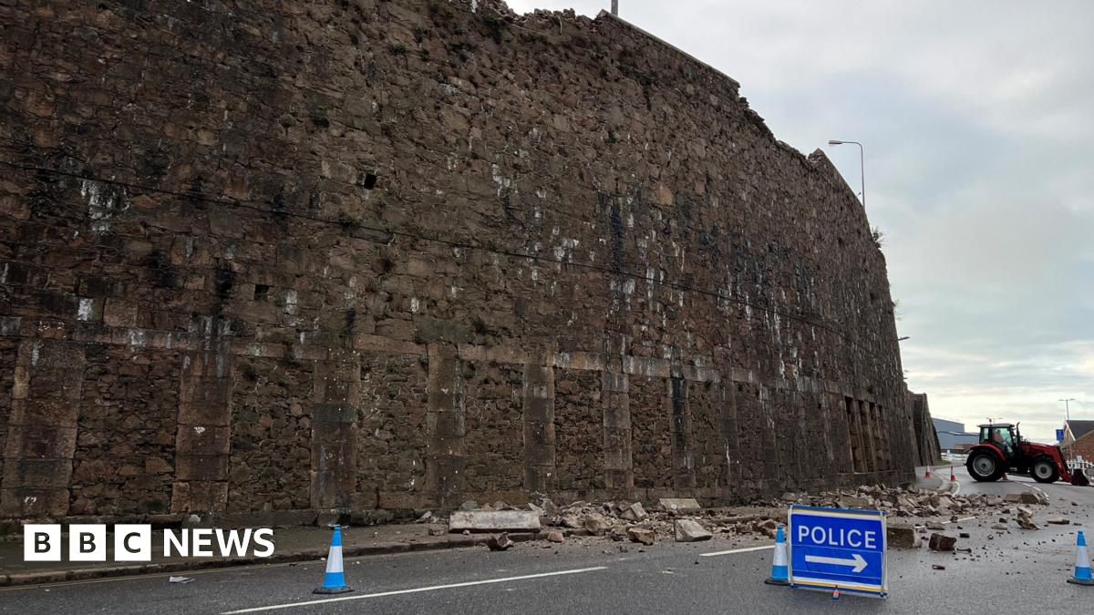 Part of Jersey wall collapses after car crash - BBC News