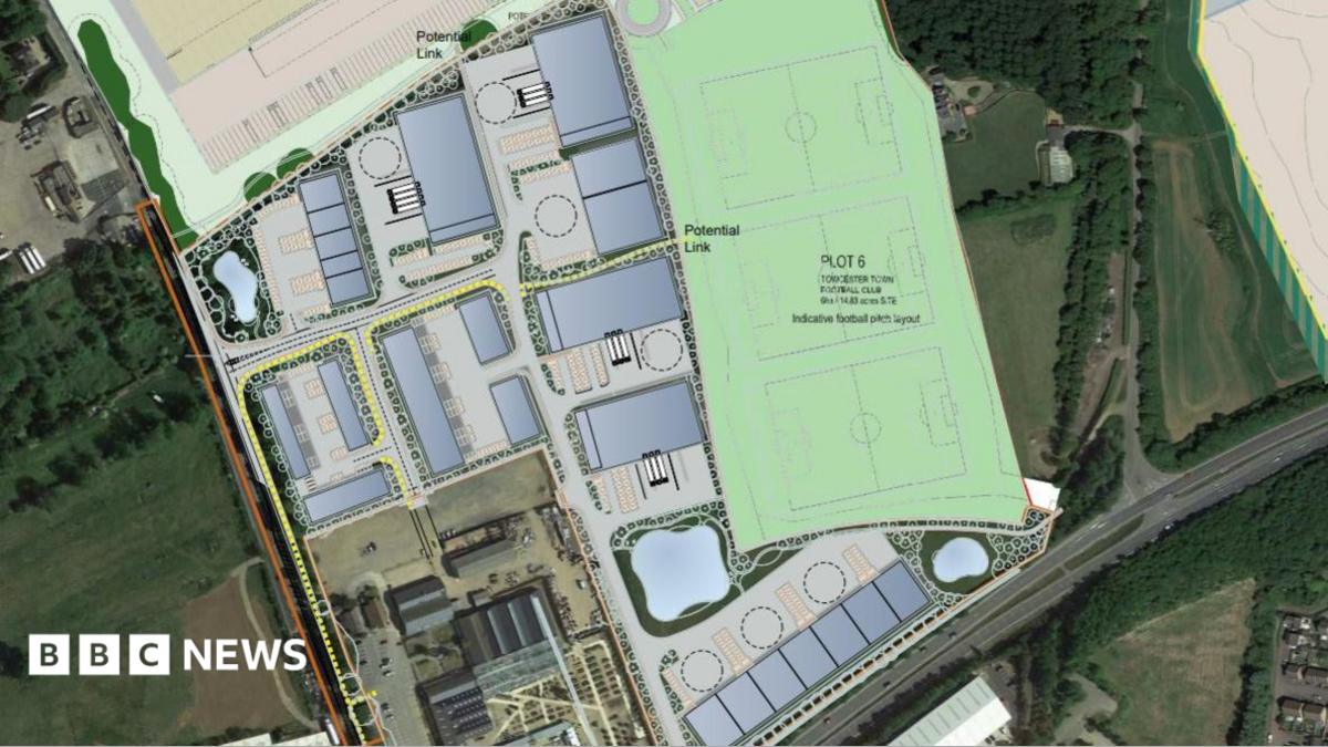 Council ordered to pay costs after turning down Towcester plans - BBC News