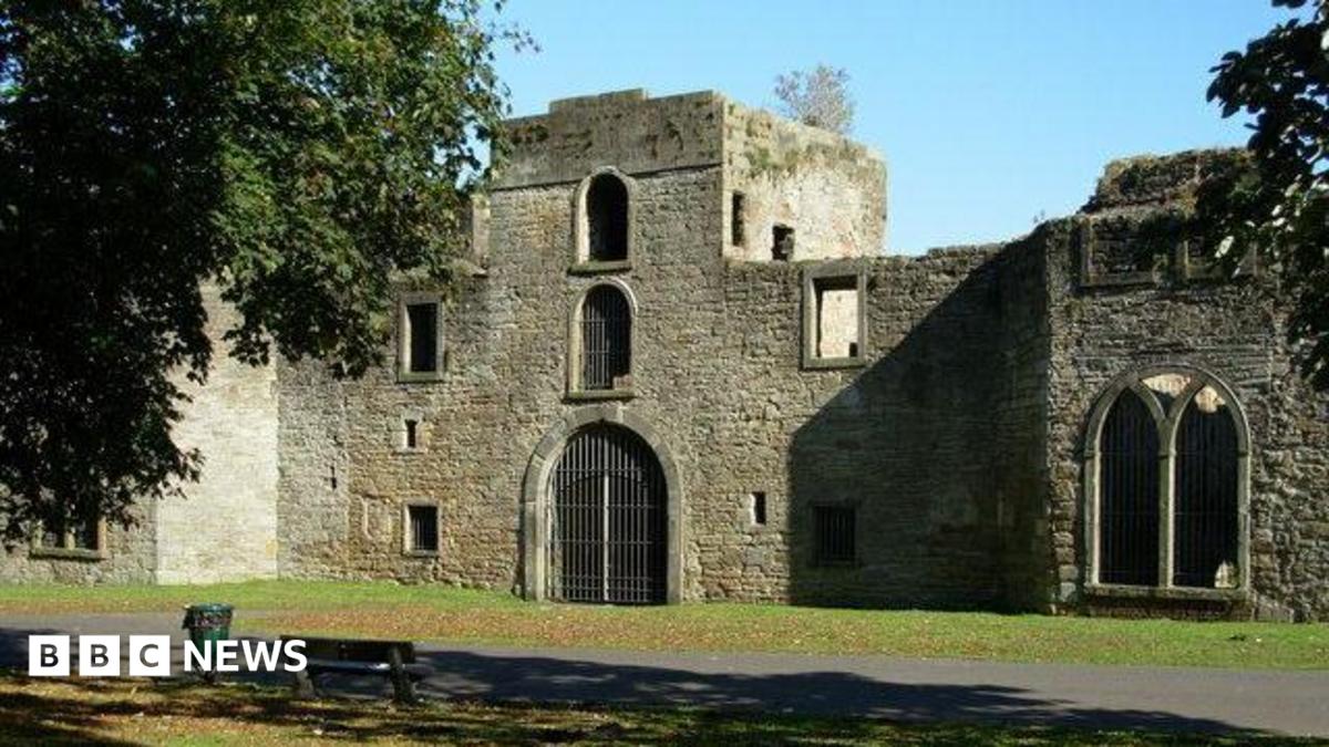Workington Hall to be lit up for show - BBC News