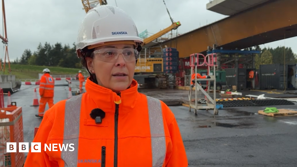 West Coast Main Line and M6 travel disruption over Christmas - BBC News