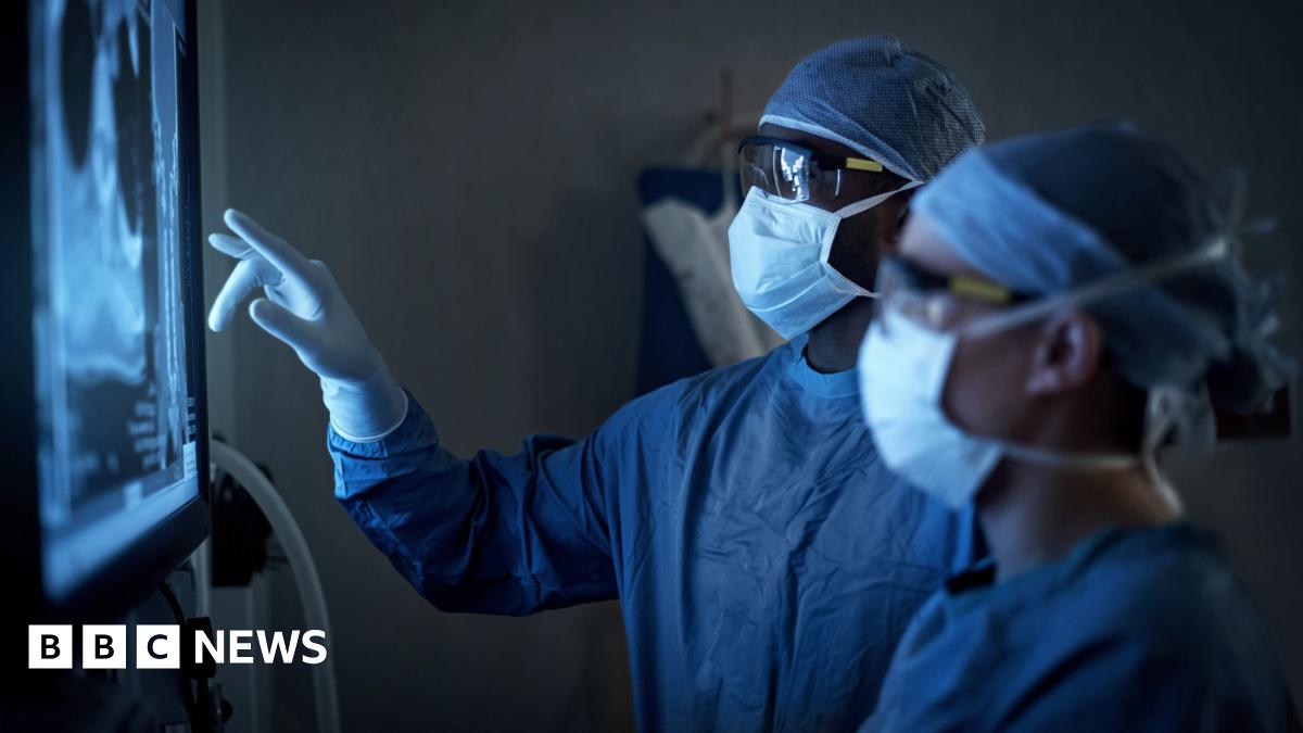 Surgery waiting numbers highest in decade, says NHS England - BBC News