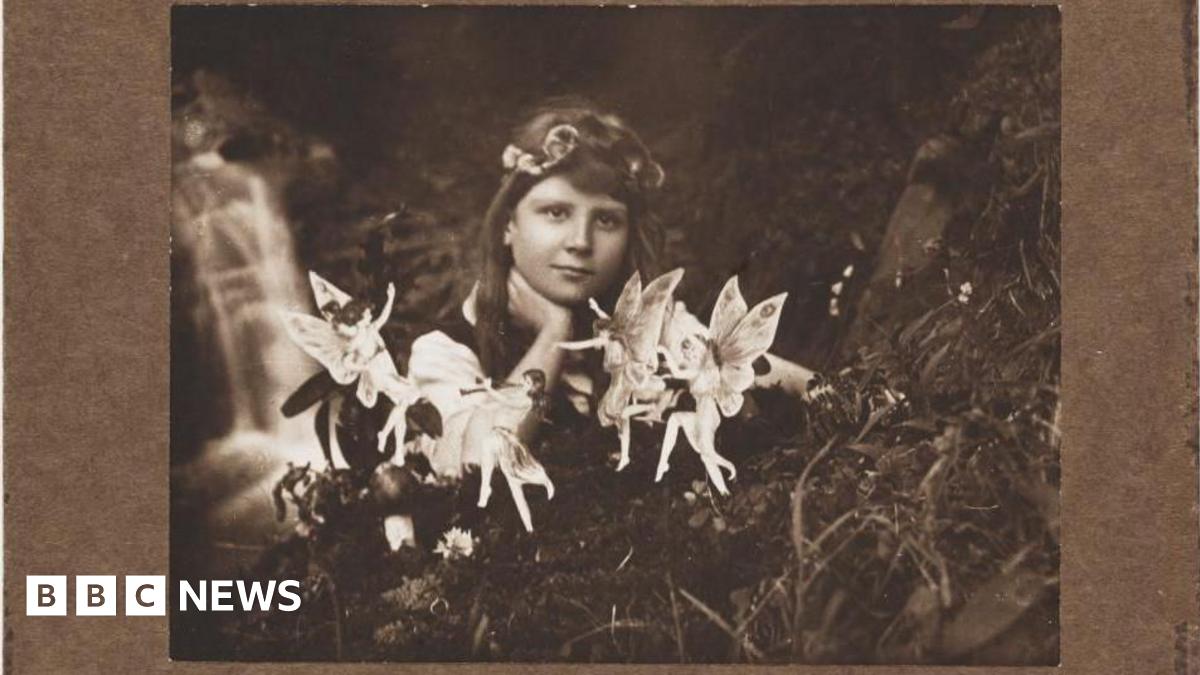 Cottingley Fairies: Cameras behind famous hoax pictures analysed - BBC News