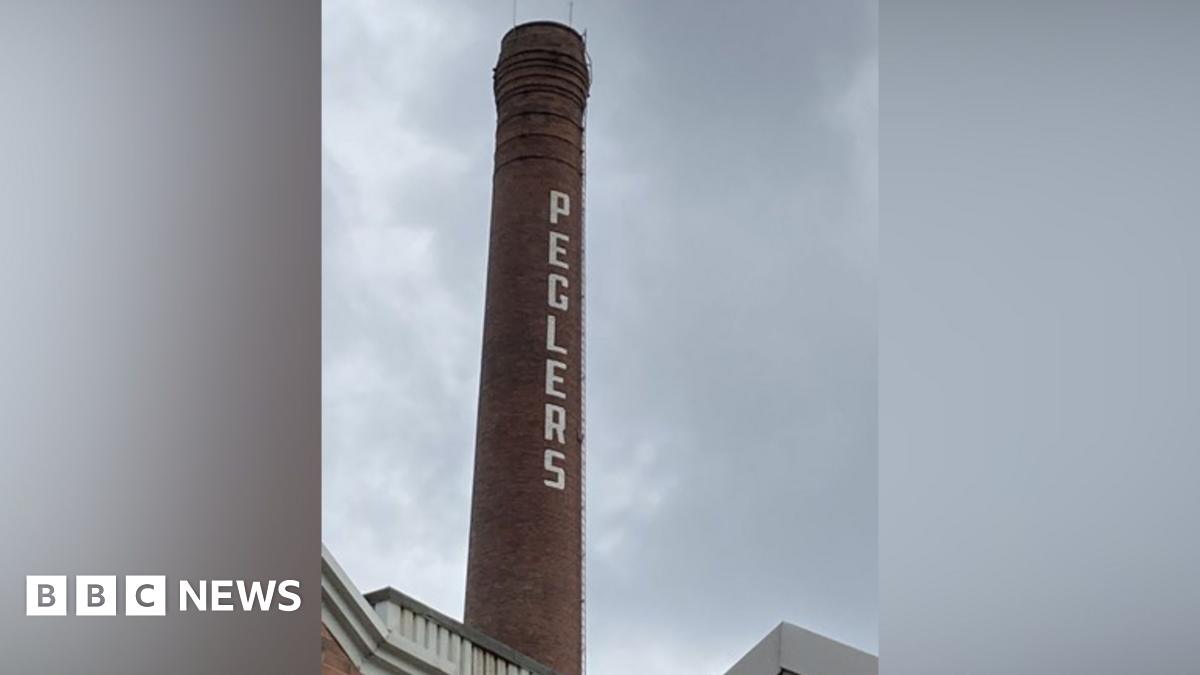Peglers factory chimney in Doncaster could be protected - BBC News