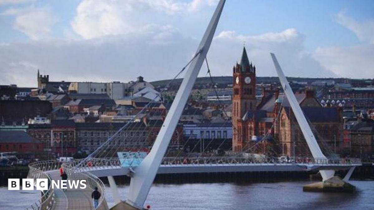 Council efforts to change Londonderry name to Derry condemned - BBC News