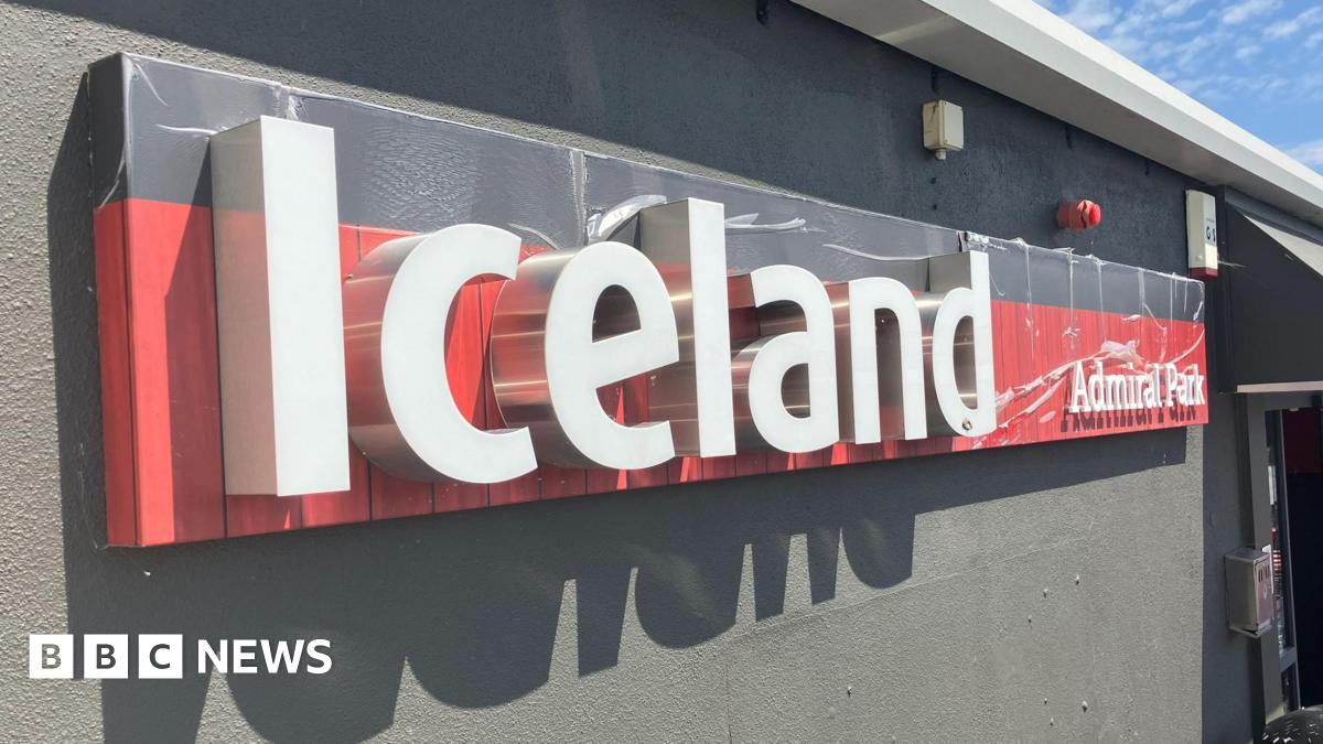 Iceland has new franchise partnership after closing 10 stores - BBC News