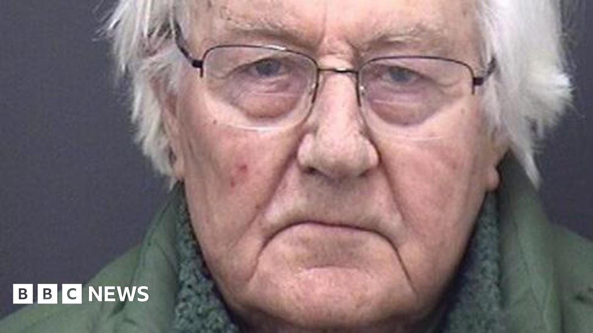 Sherborne priest jailed for sexually assaulting boys in 1960s - BBC News