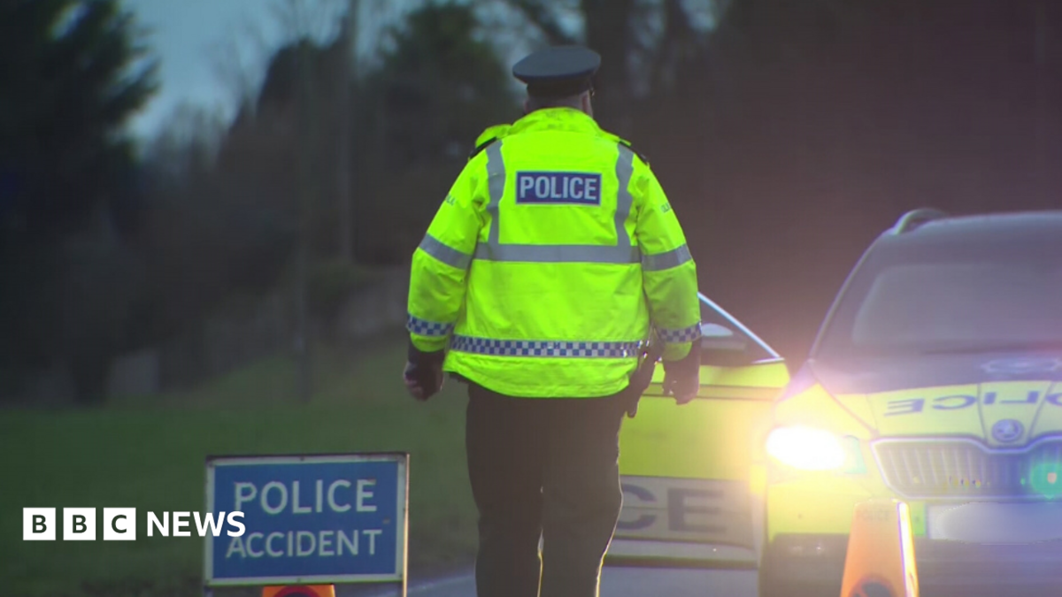 Armagh: Two men die after two-vehicle crash on Killylea Road - BBC News