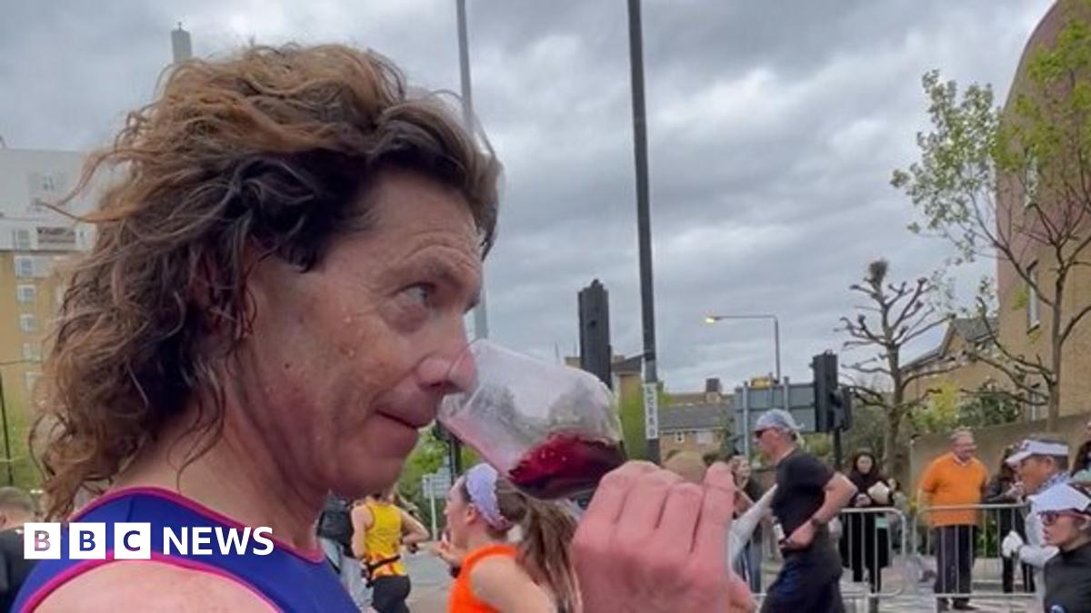 London Marathon runner tastes 25 glasses of wine during race - BBC News