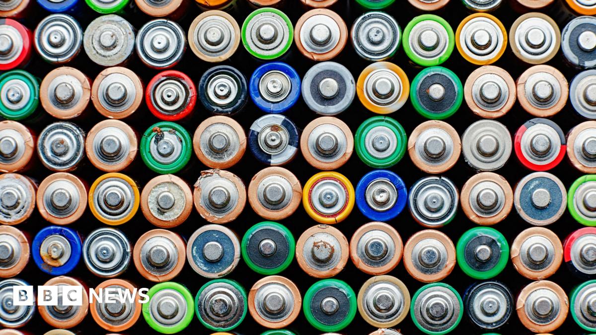 The battery battle hots up - BBC News