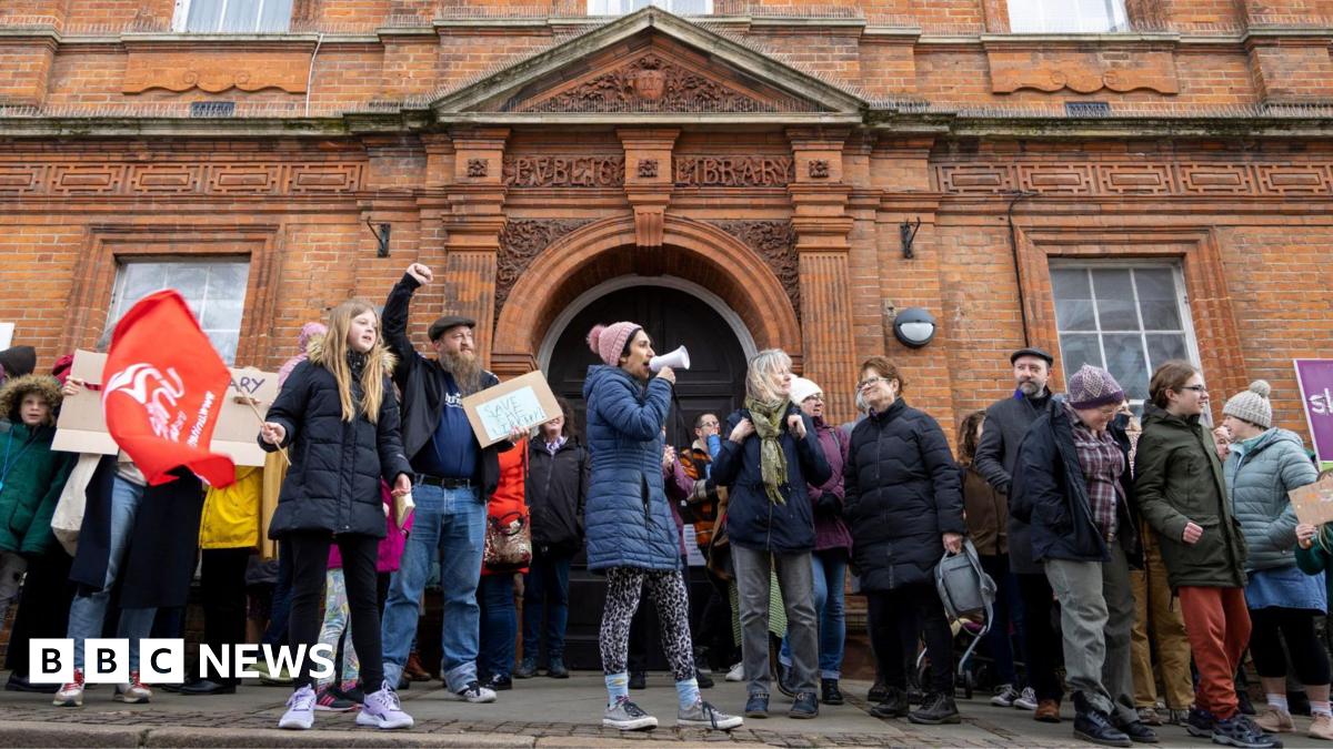 Folkestone Library moved to another temporary location in town - BBC News