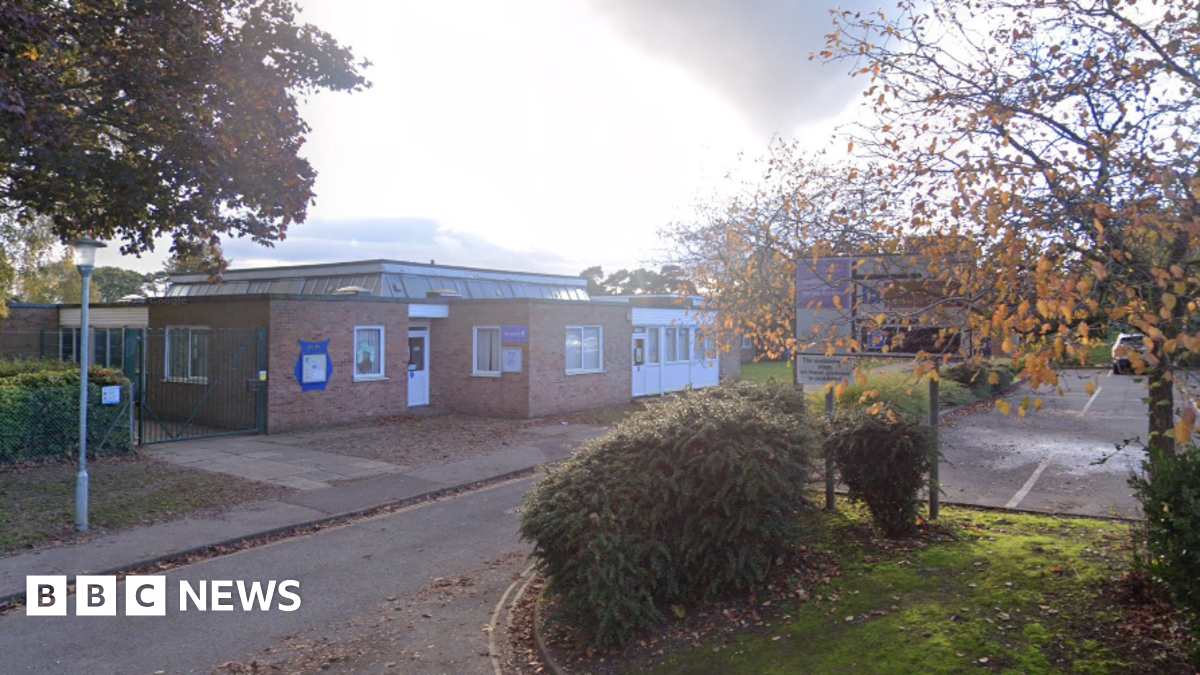 Swaffham primary school partially closed after roof damage - BBC News